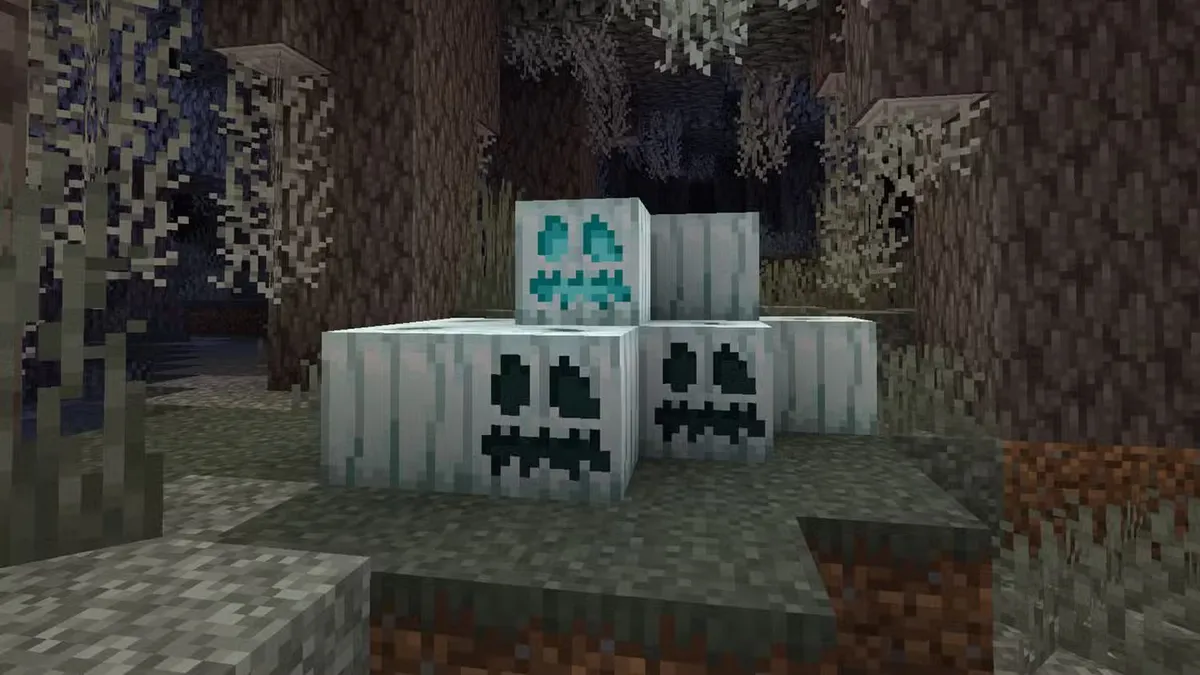 Minecraft Fan Creates Incredible Halloween-Themed House with Witch Hat ...