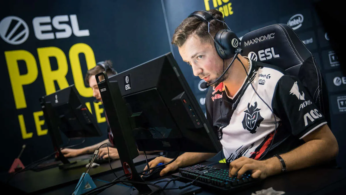huNter climbs to #14 on HLTV's 2022 Best Players list | EGW.News